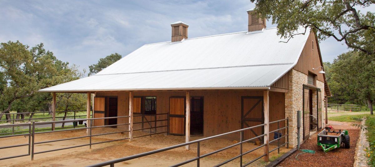 Timberlyne | Timber Frame Horse Barn