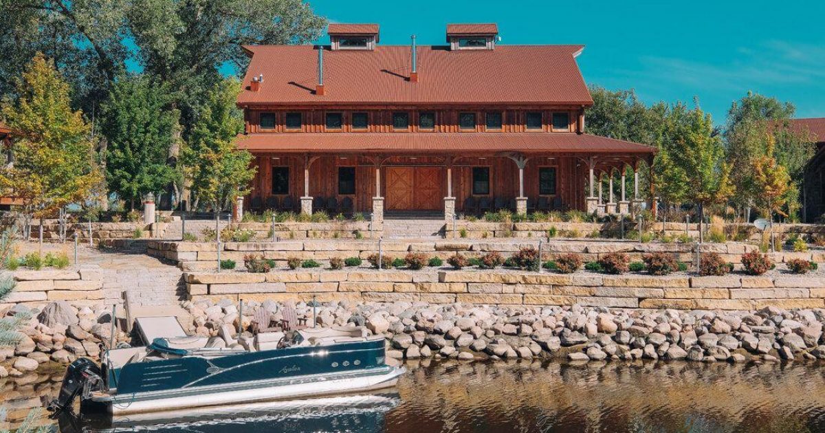 Timberlyne | Lakeside Luxury Barn