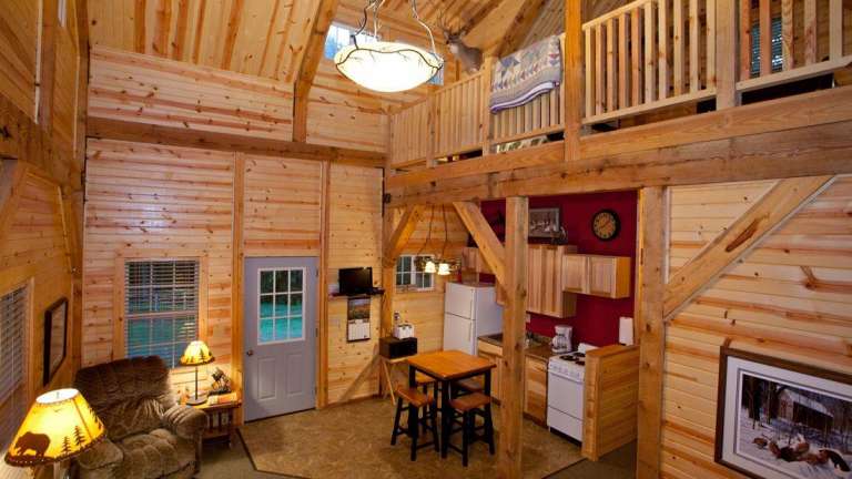 Timberlyne | Cozy Nebraska Cabin