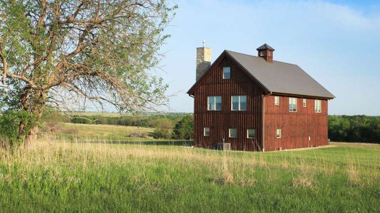 Timberlyne | Beautiful Kansas Barn Home