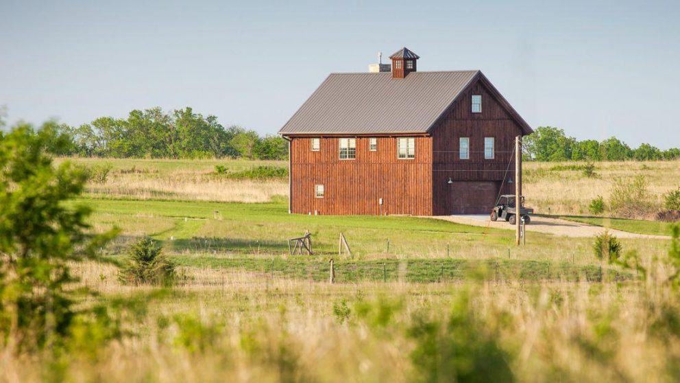 Timberlyne | Beautiful Kansas Barn Home