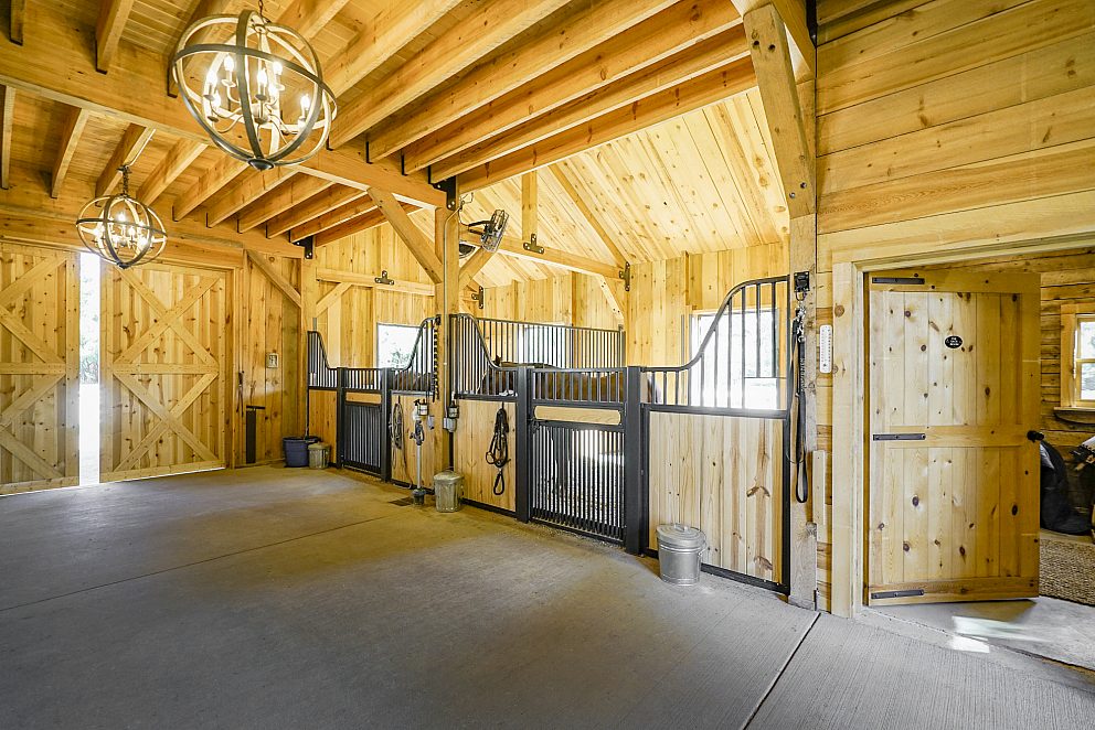 Timberlyne | The Harding Barn